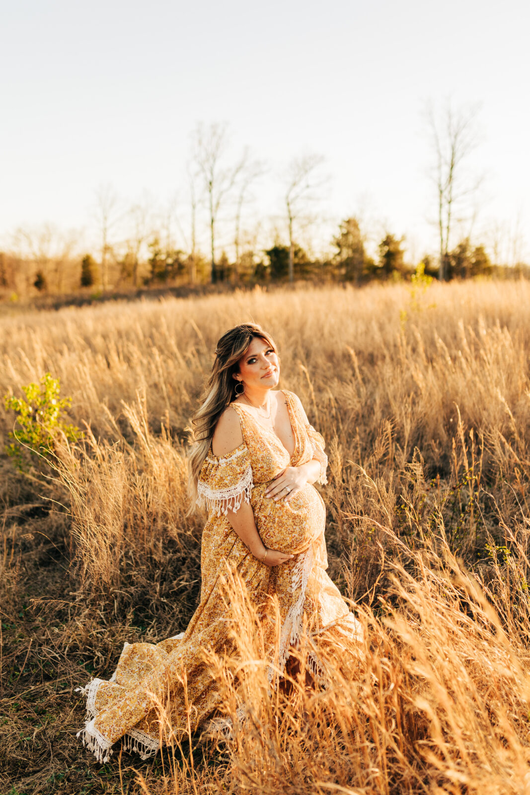 Lux Family, Glowy Field Maternity Session| Fredericksburg Maternity Photographer - debbieringle.com